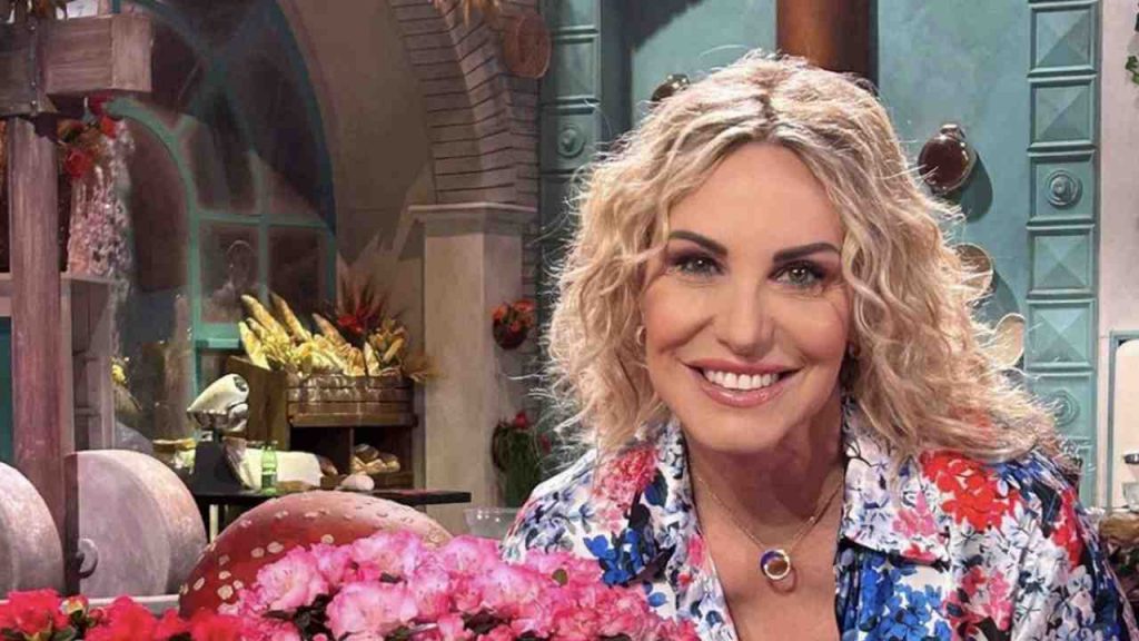 Antonella Clerici, casa immersa nel bosco: l'avete mai vista? Sembra una fiaba - CronacaLive