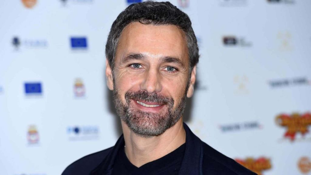 Raoul Bova, prima e dopo: com'è cambiato l'attore negli anni - CronacaLive