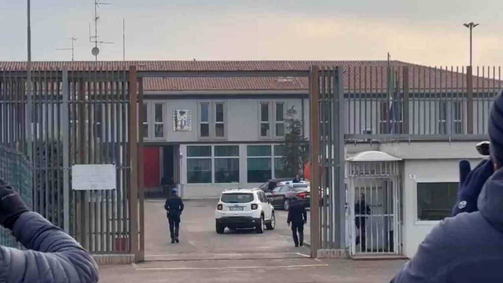 Filippo Turetta resta nel carcere di Montorio, i detenuti protestano ... Filippo Turetta resta nel carcere di Montorio, i detenuti protestano ...
